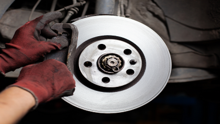 Remblokken controleren - Autogarage van Breugel